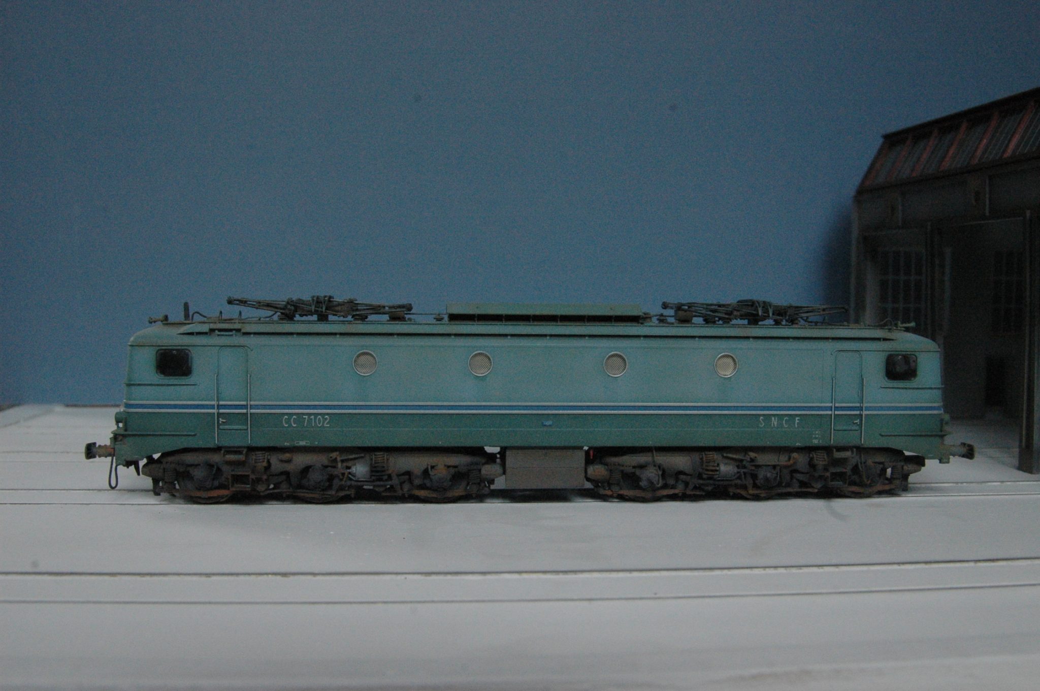 REE CC 7102, dépôt d’Avignon, Ref MB 058S - La patine des trains