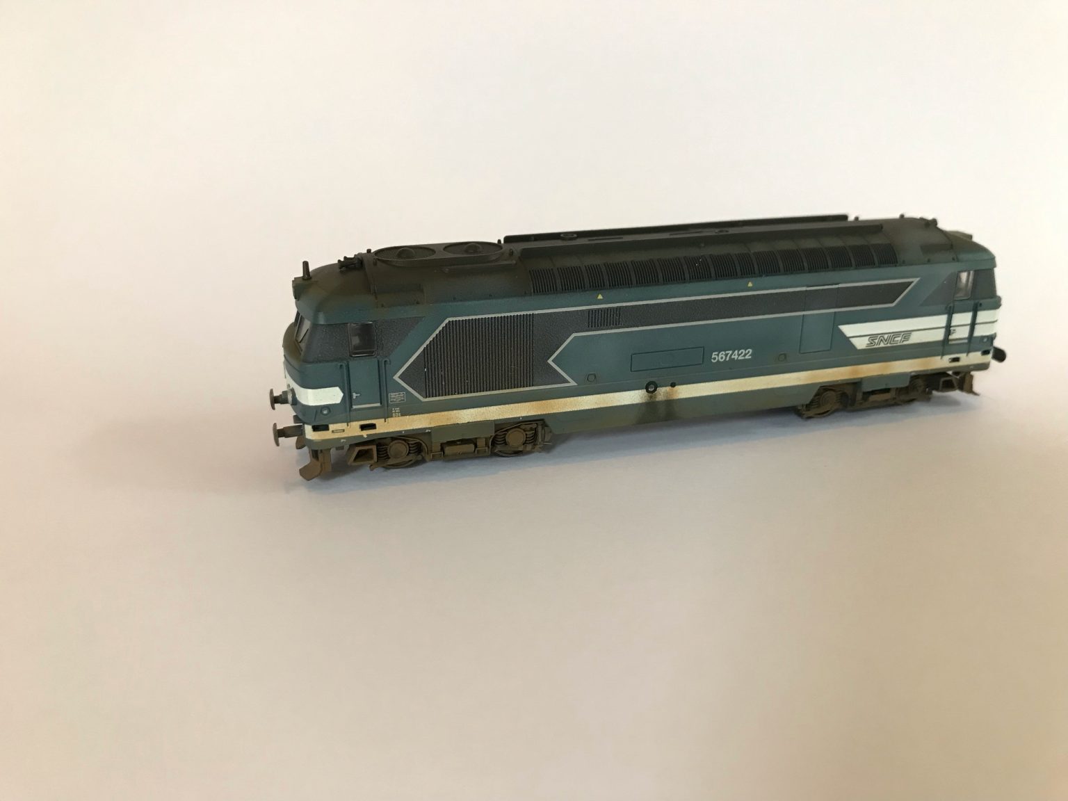 Minitrix, ref 16704 et 16705 série 67400, SNCF, époque V - La patine des trains